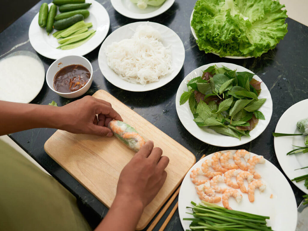 Gỏi Cuốn: Ingredients, Variations, and Dining Guides