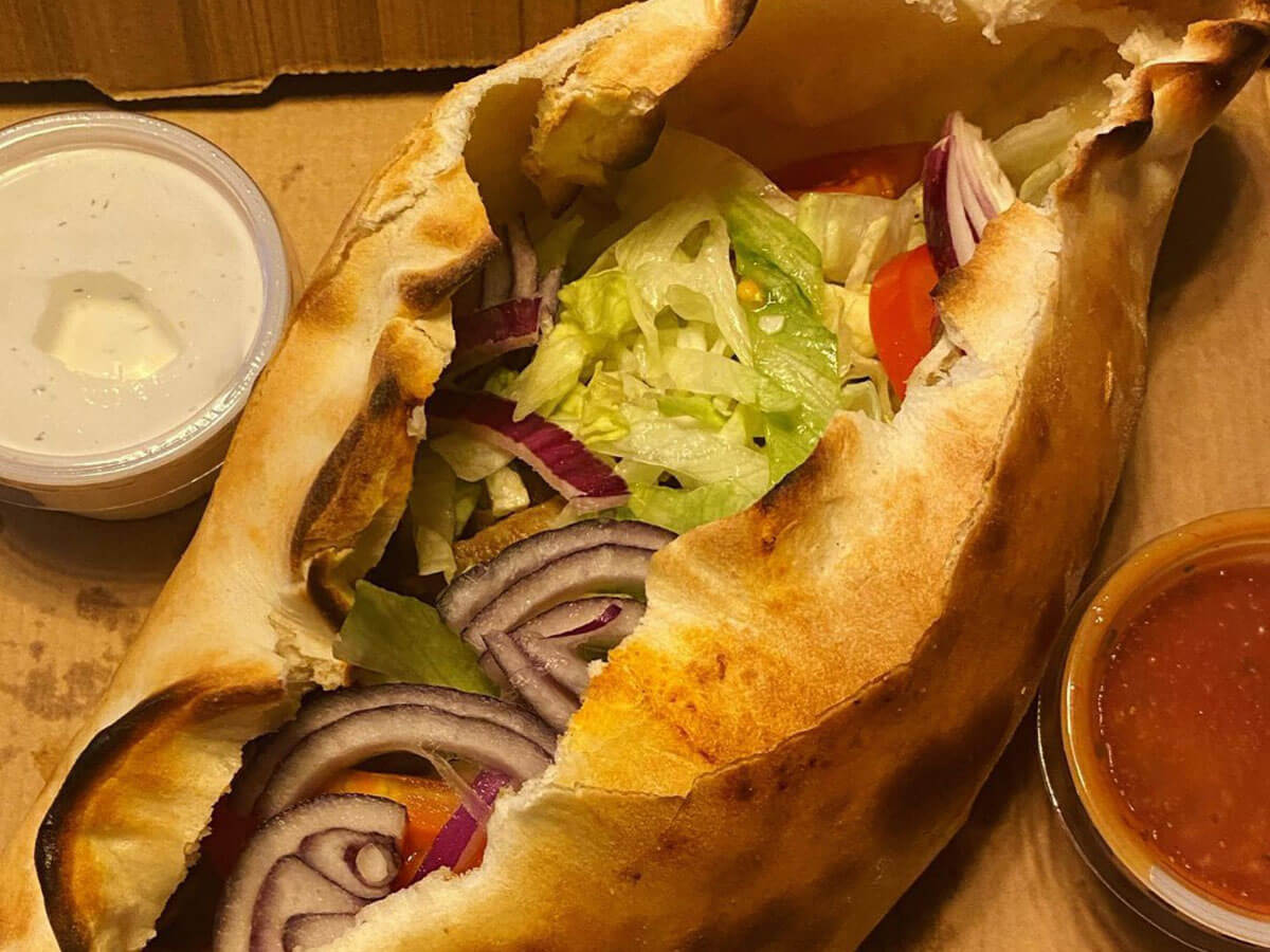 Kebab Pizza: History, Variations, and Cultural Significance